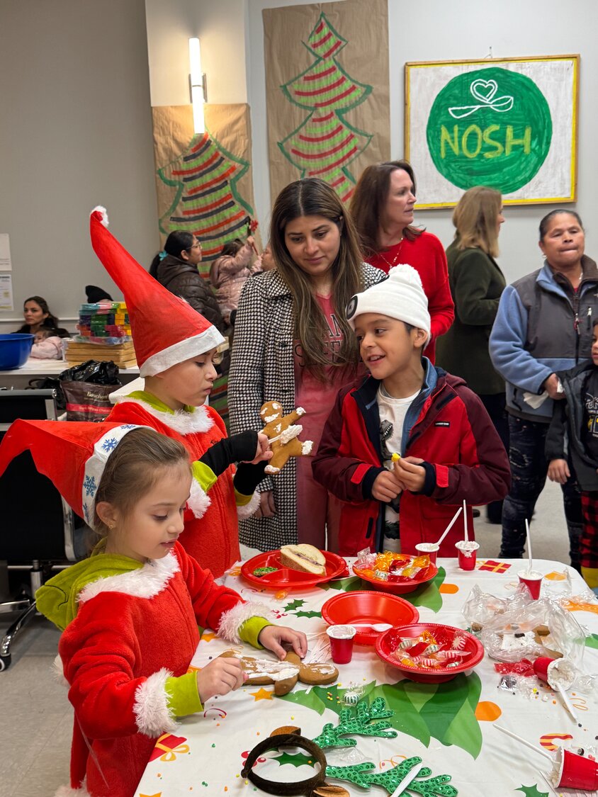 Nosh and students spread holiday cheer | Herald Community Newspapers | www.liherald.com